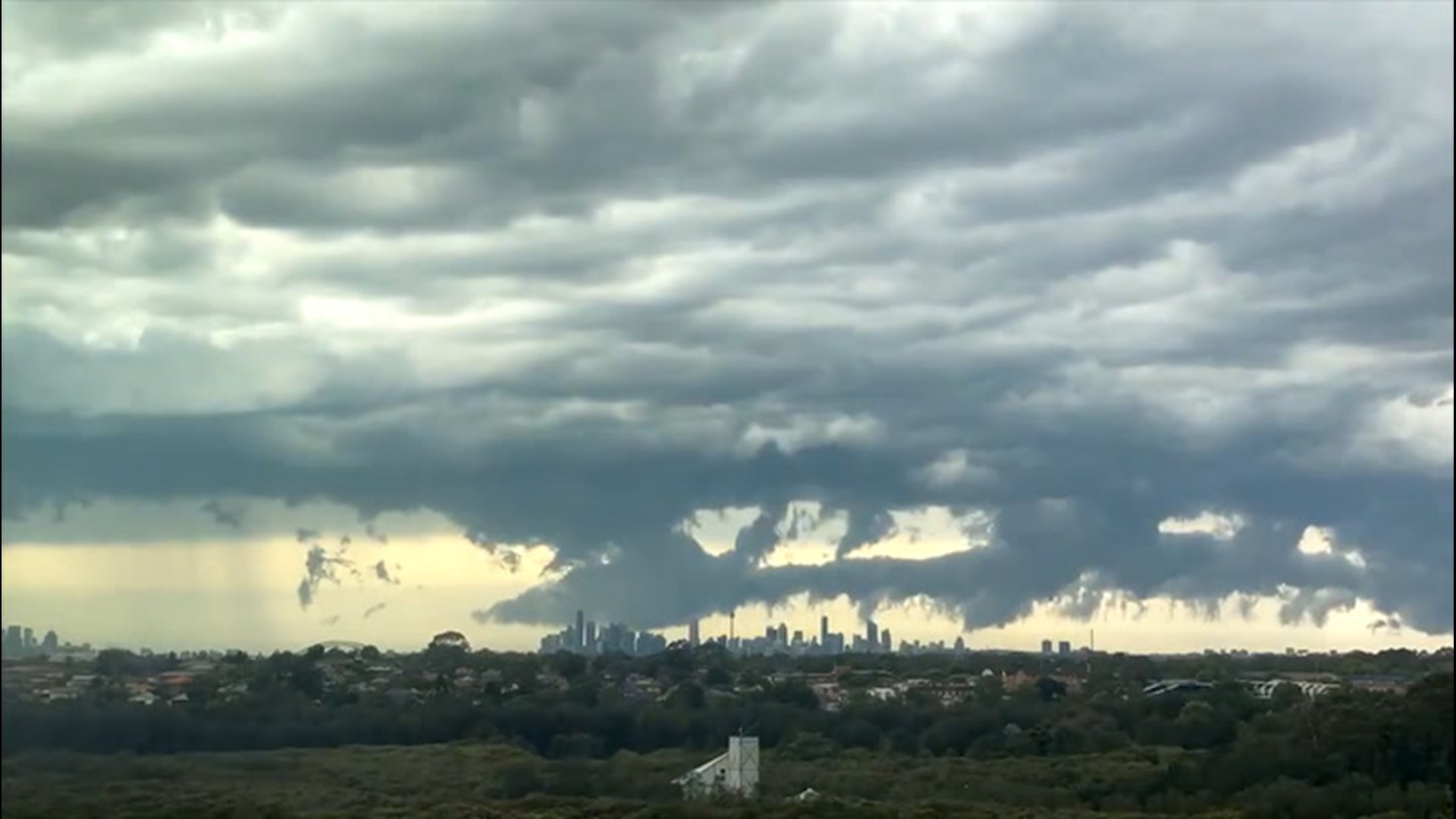 Time-lapse video shows storm clouds building in Sydney | wwltv.com