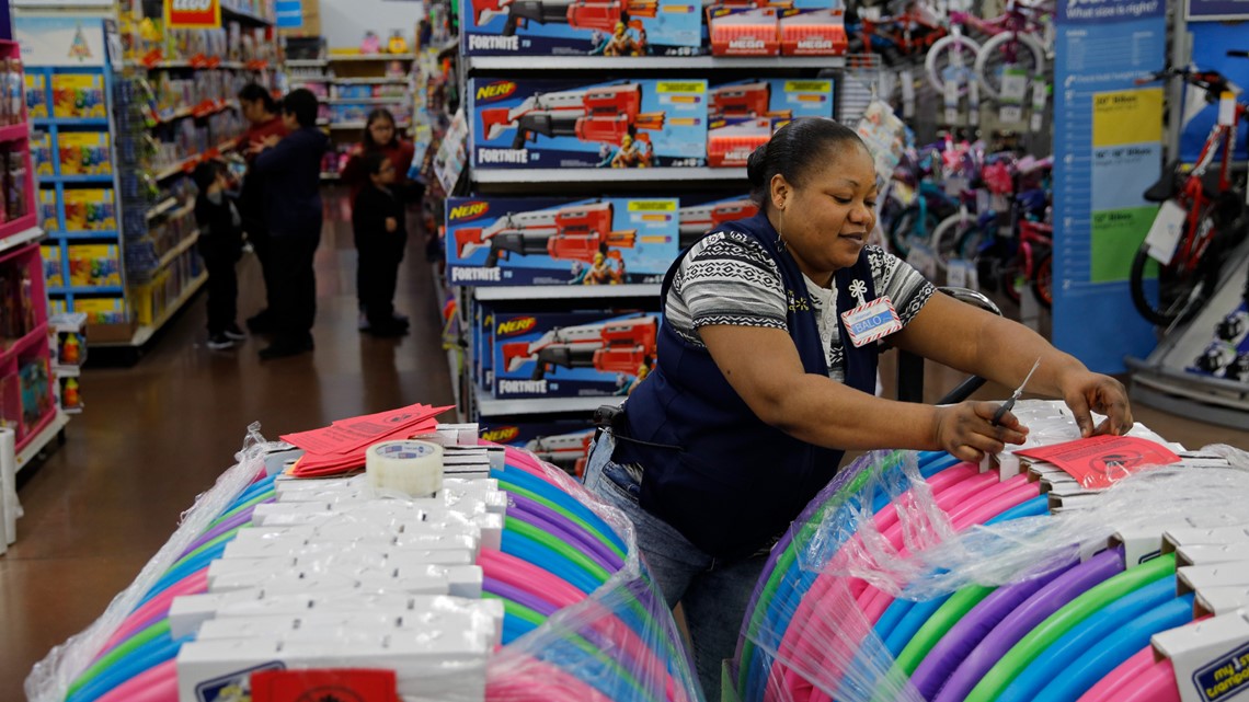 Walmart seeks to hire 40,000 seasonal workers for the holidays | wwltv.com