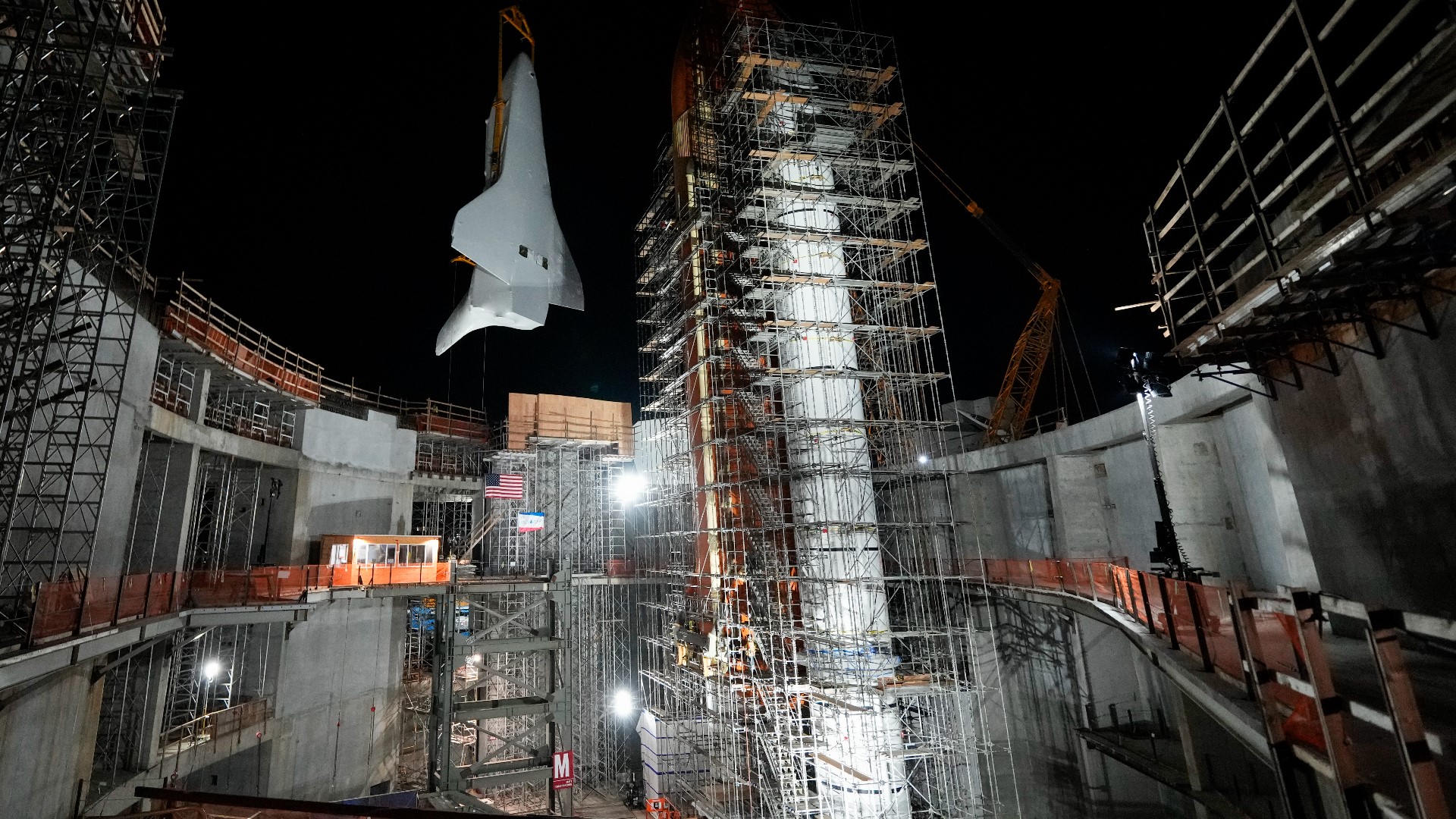 Massive crane hoists Space Shuttle Endeavour for vertical display ...