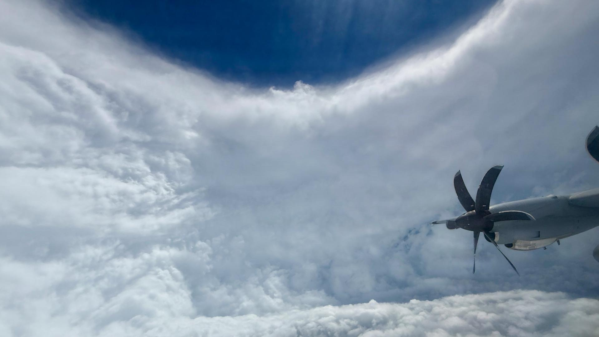 Hurricane Melissa's winds force Hurricane Hunters to abort mission ...