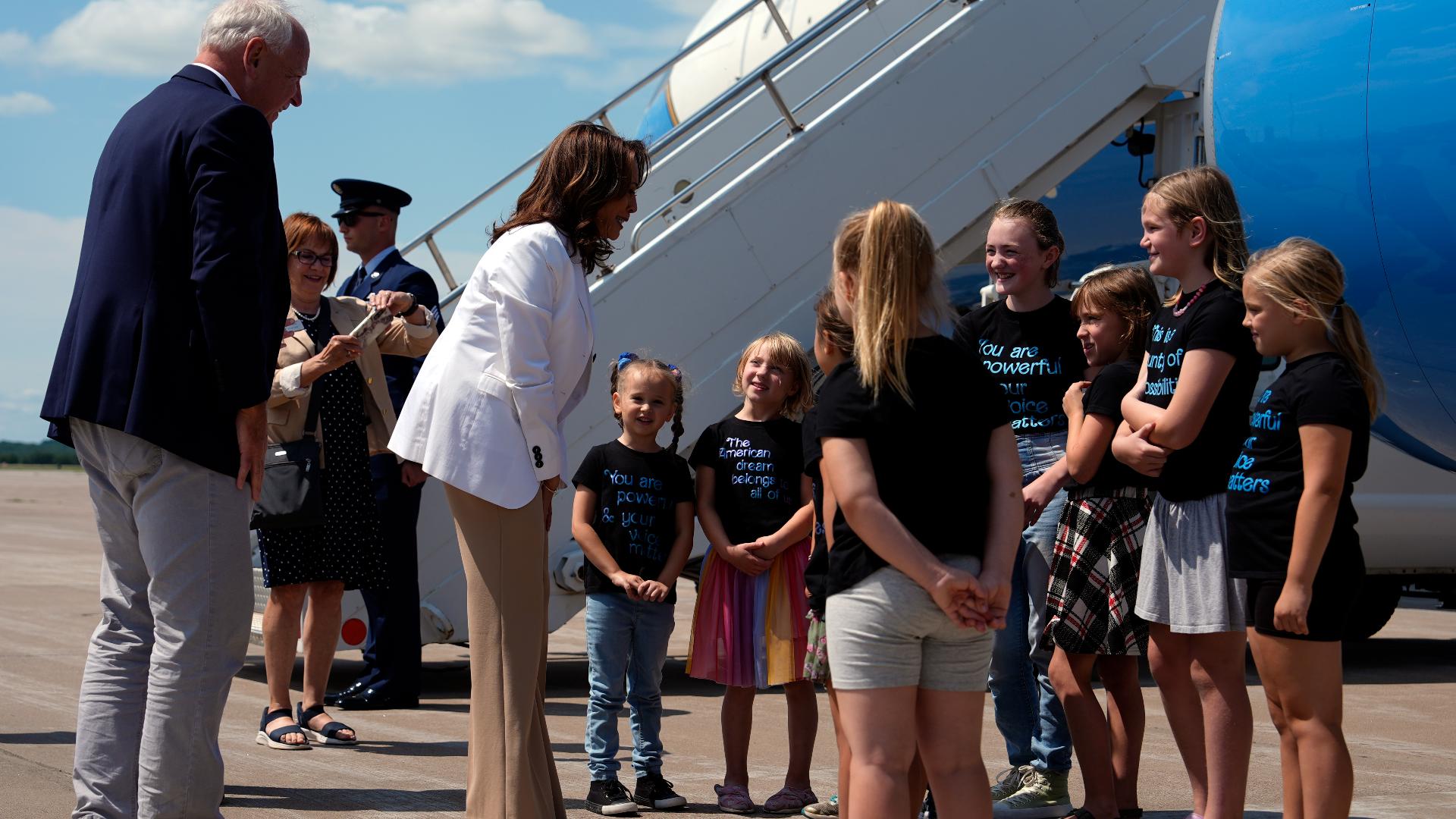 Harris and Walz draw crowds in Wisconsin and Michigan | wwltv.com