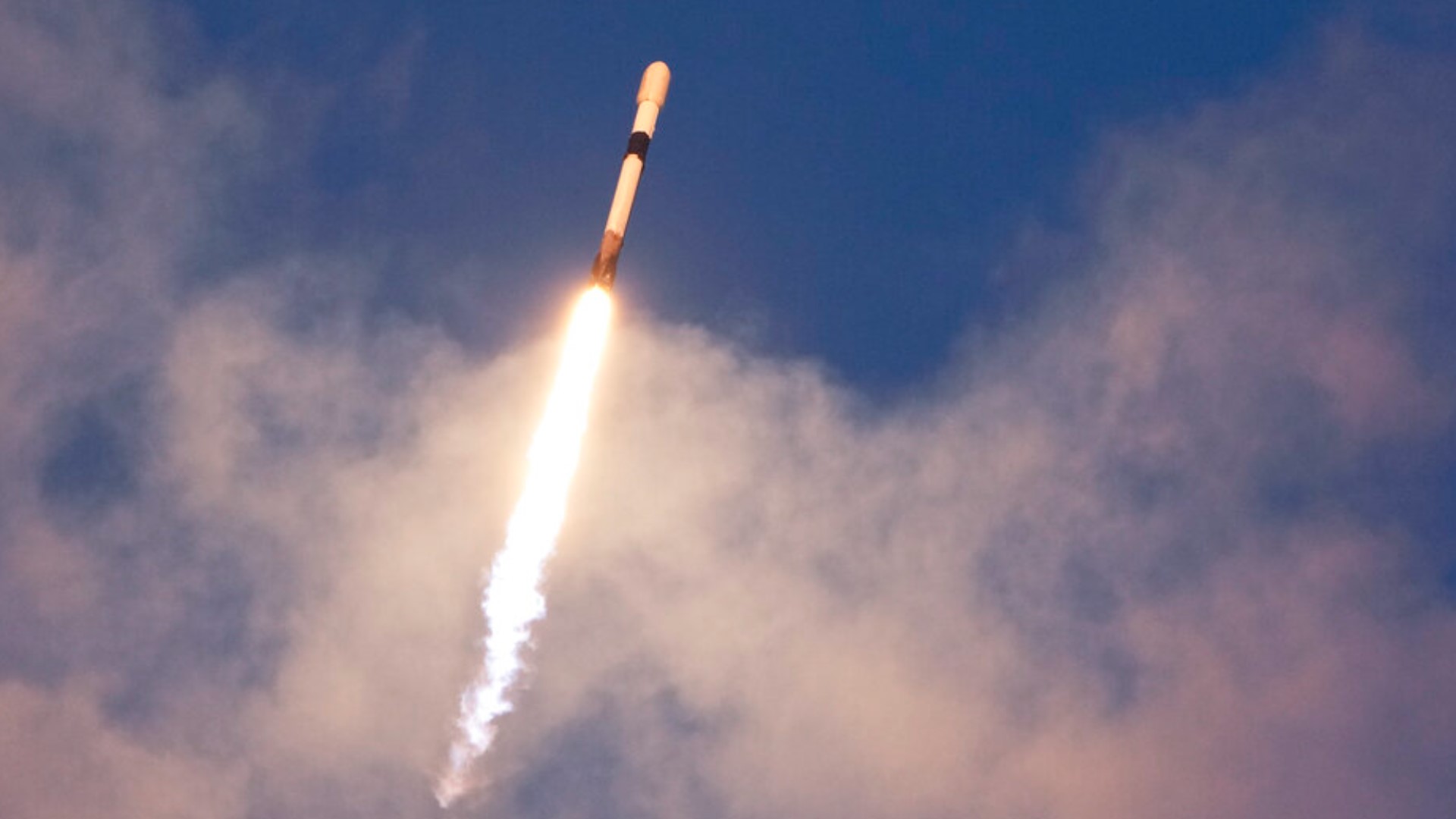 SpaceX launches 40 OneWeb satellites | wwltv.com