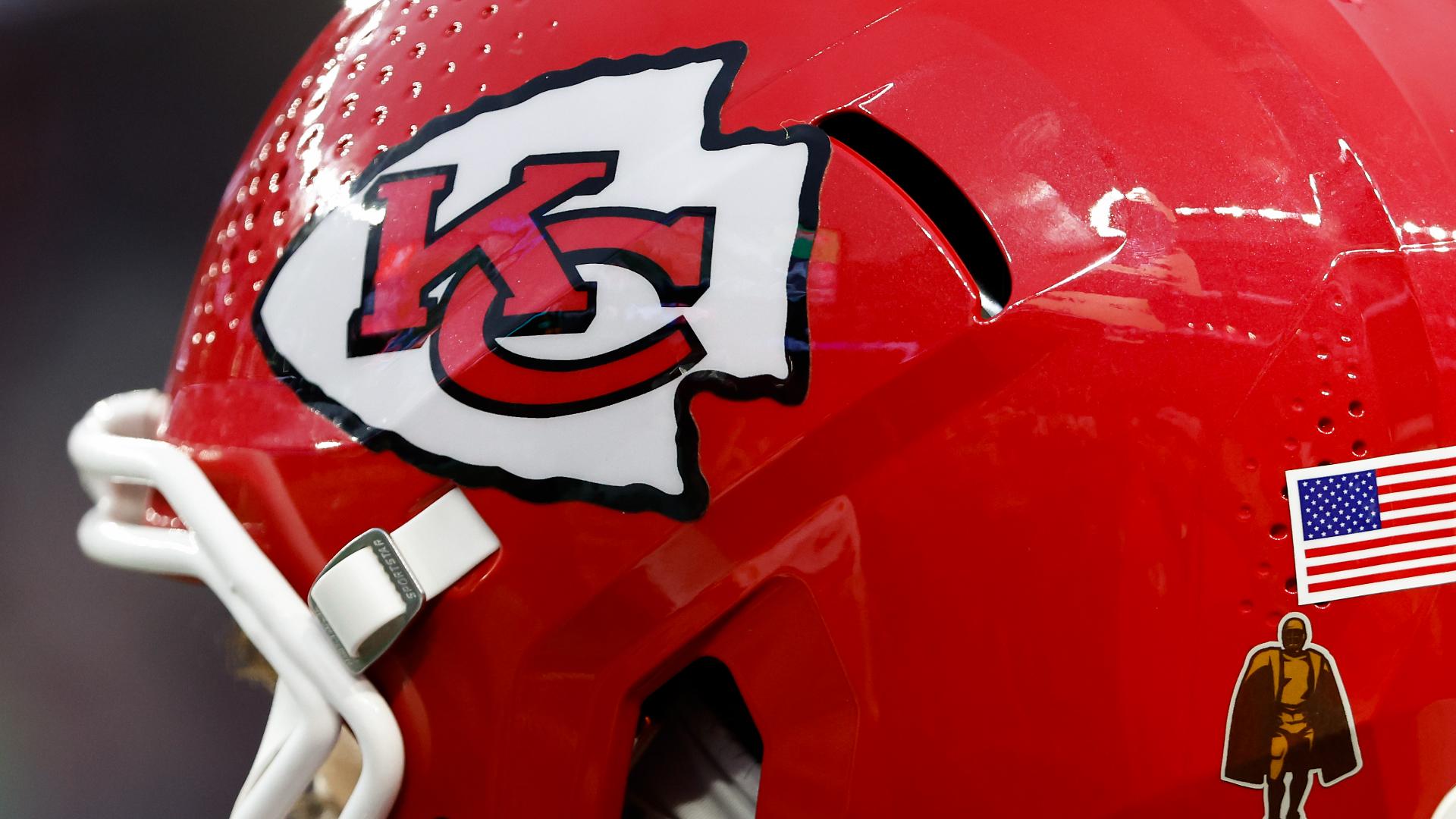 Chiefs stranded in KC as blizzard-like conditions sweep through Midwest ...