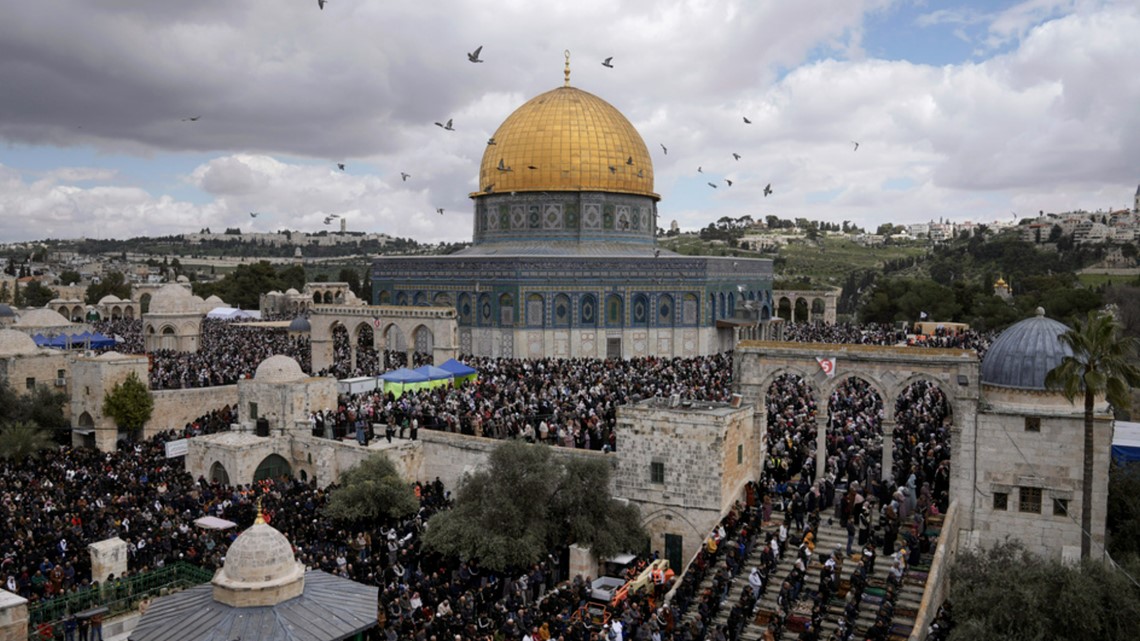 Israeli police raid Jerusalem mosque | wwltv.com