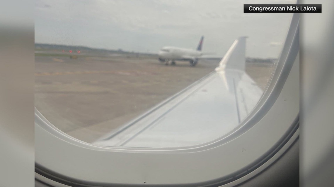 Plane bumps into wing at Reagan National Airport | wwltv.com