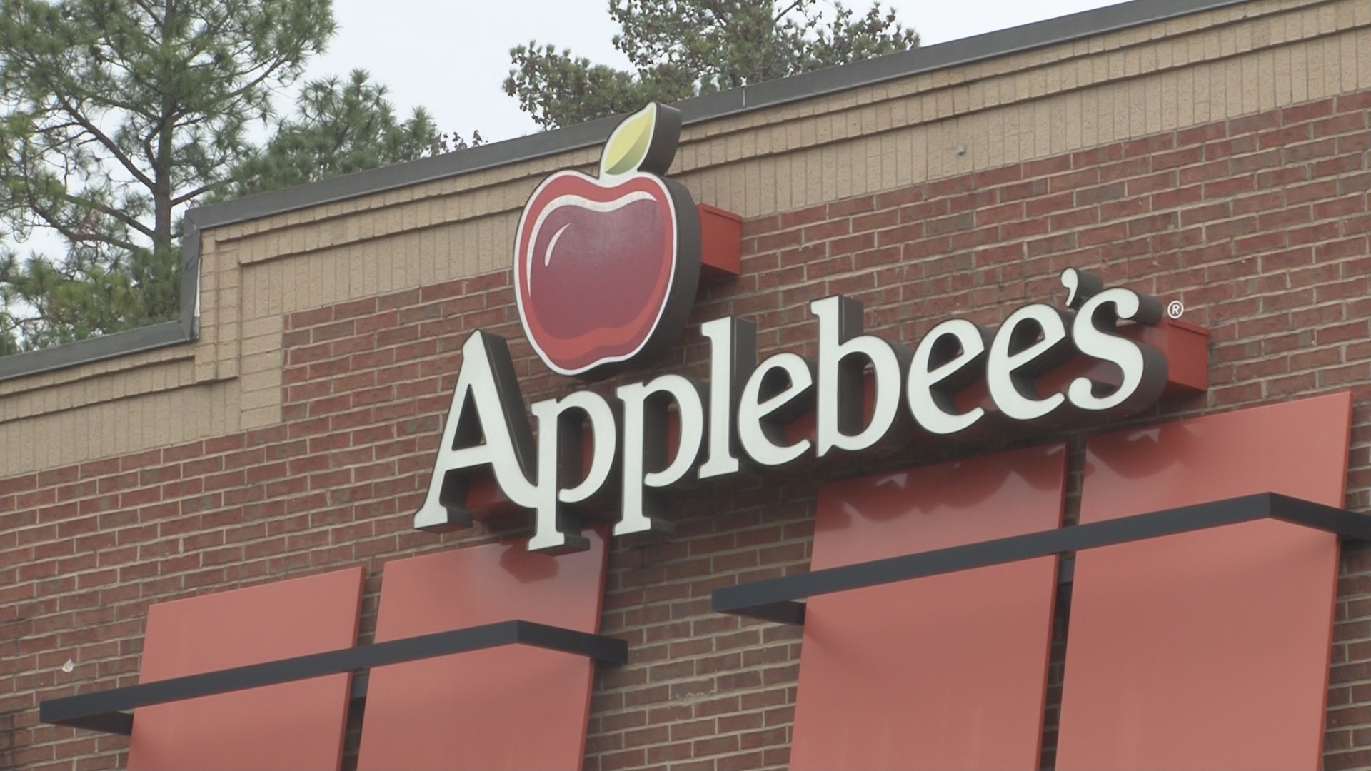 Applebee's server injures cook after arguement over chicken | wwltv.com