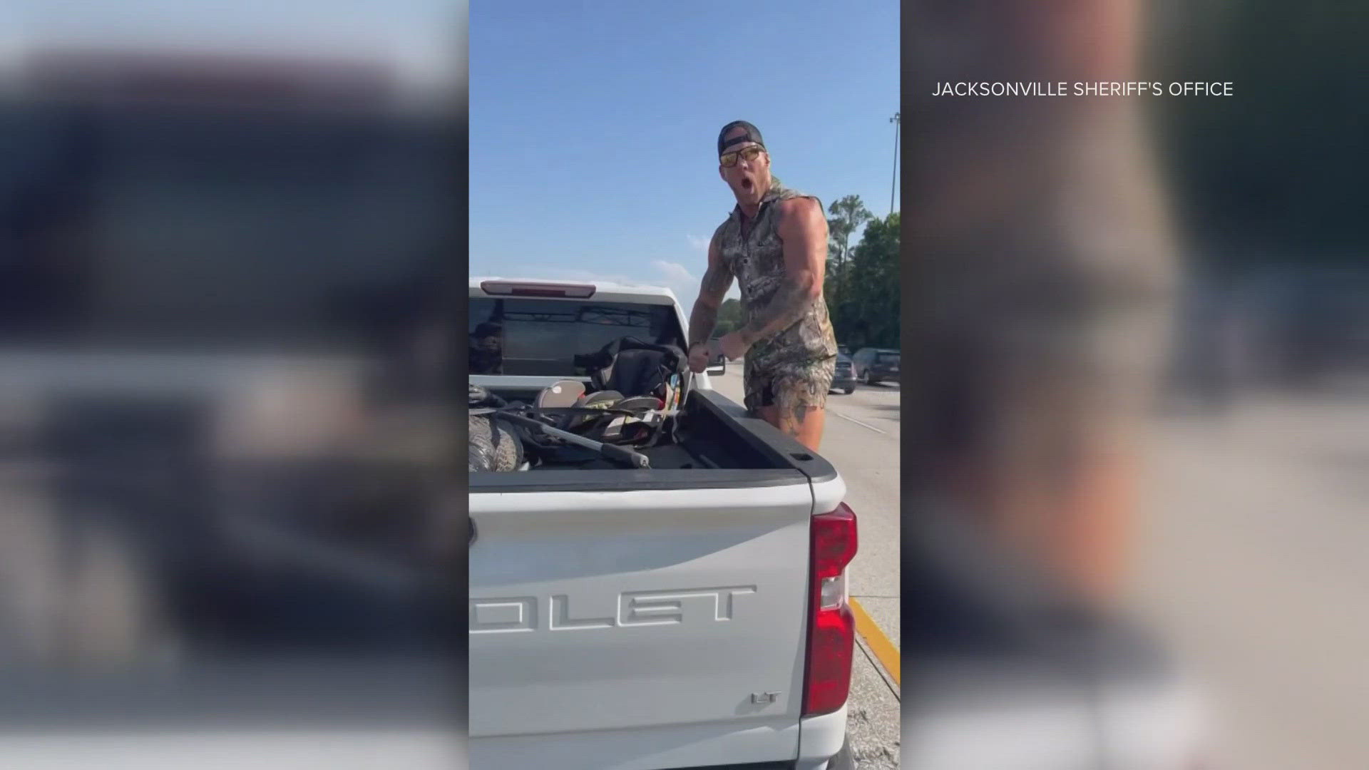 Video shows Jacksonville 'Blue-Collar Brawler' wrangling alligator ...