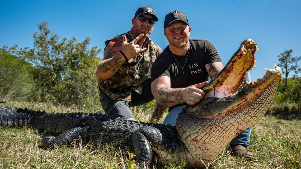 Video shows Jacksonville 'Blue-Collar Brawler' wrangling alligator ...