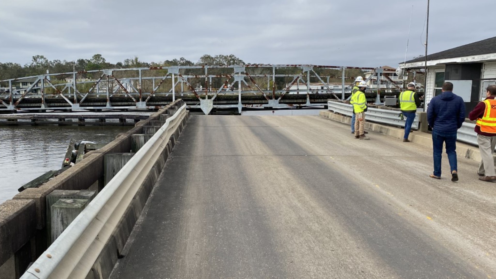 'Damage is significant' | Barge breaks Barataria Bridge: officials ...