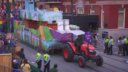 Riders removed from float will not face charges, NOPD chief says ...