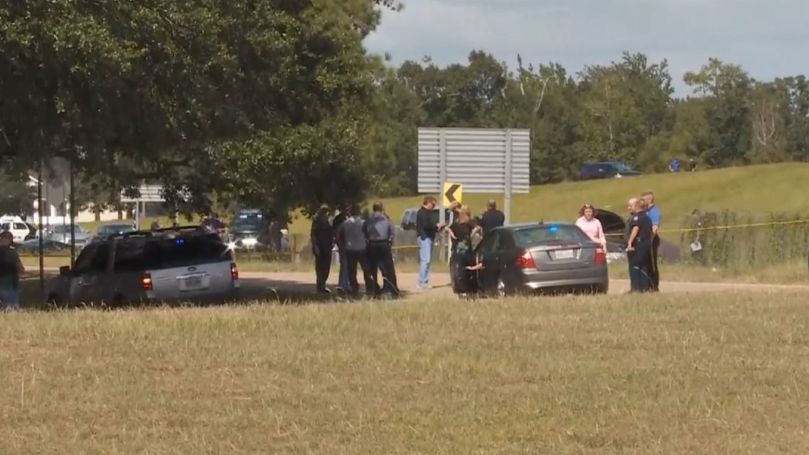 Mandeville officer killed, 2 suspects in custody: sources | wwltv.com