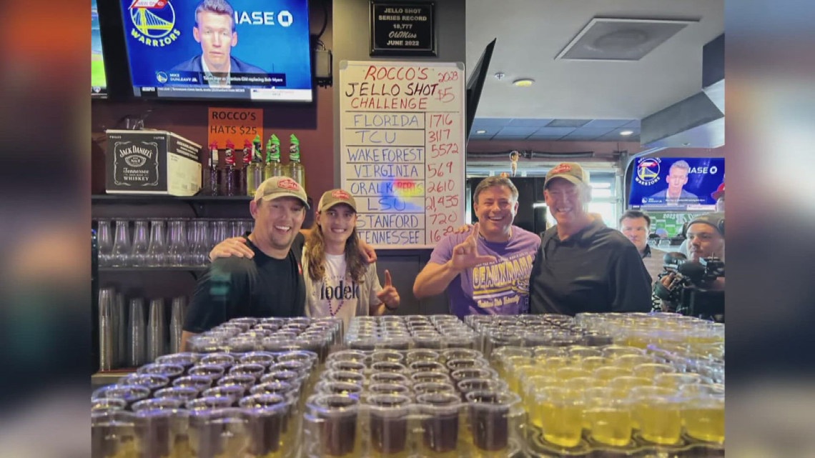 LSU fans lead Jell-O shot challenge at Omaha pizzeria during CWS ...