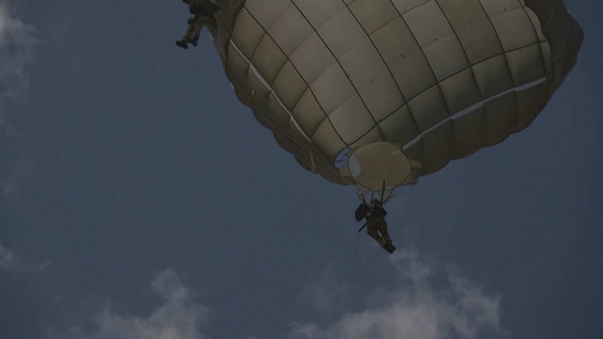Parachute drop recreates D-day 80 years ago | wwltv.com