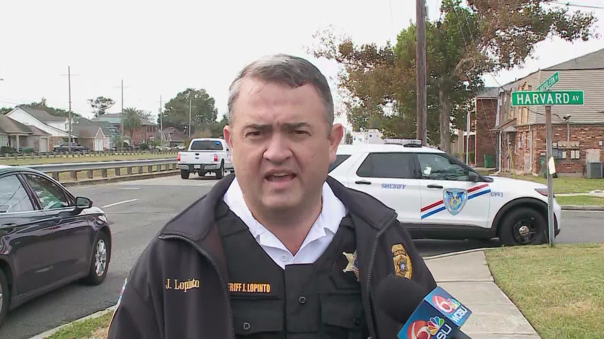 SWAT team captures man barricaded in Metairie apartment | wwltv.com