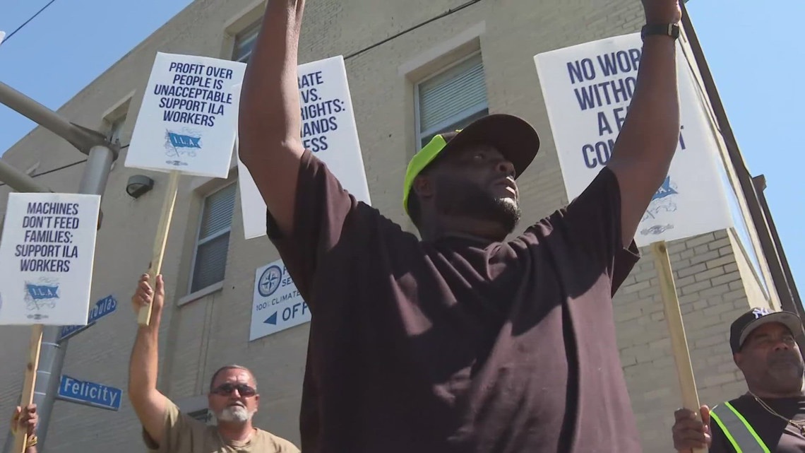 Dockworkers strike at Port of New Orleans | wwltv.com