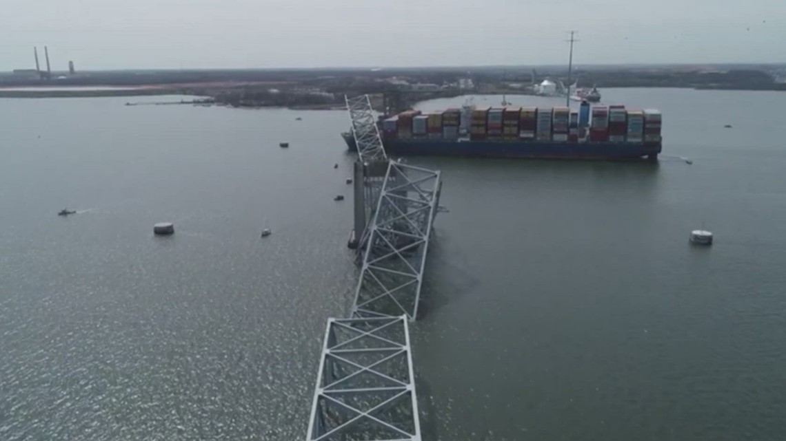 Baltimore photographer covering Francis Scott Key Bridge collapse ...