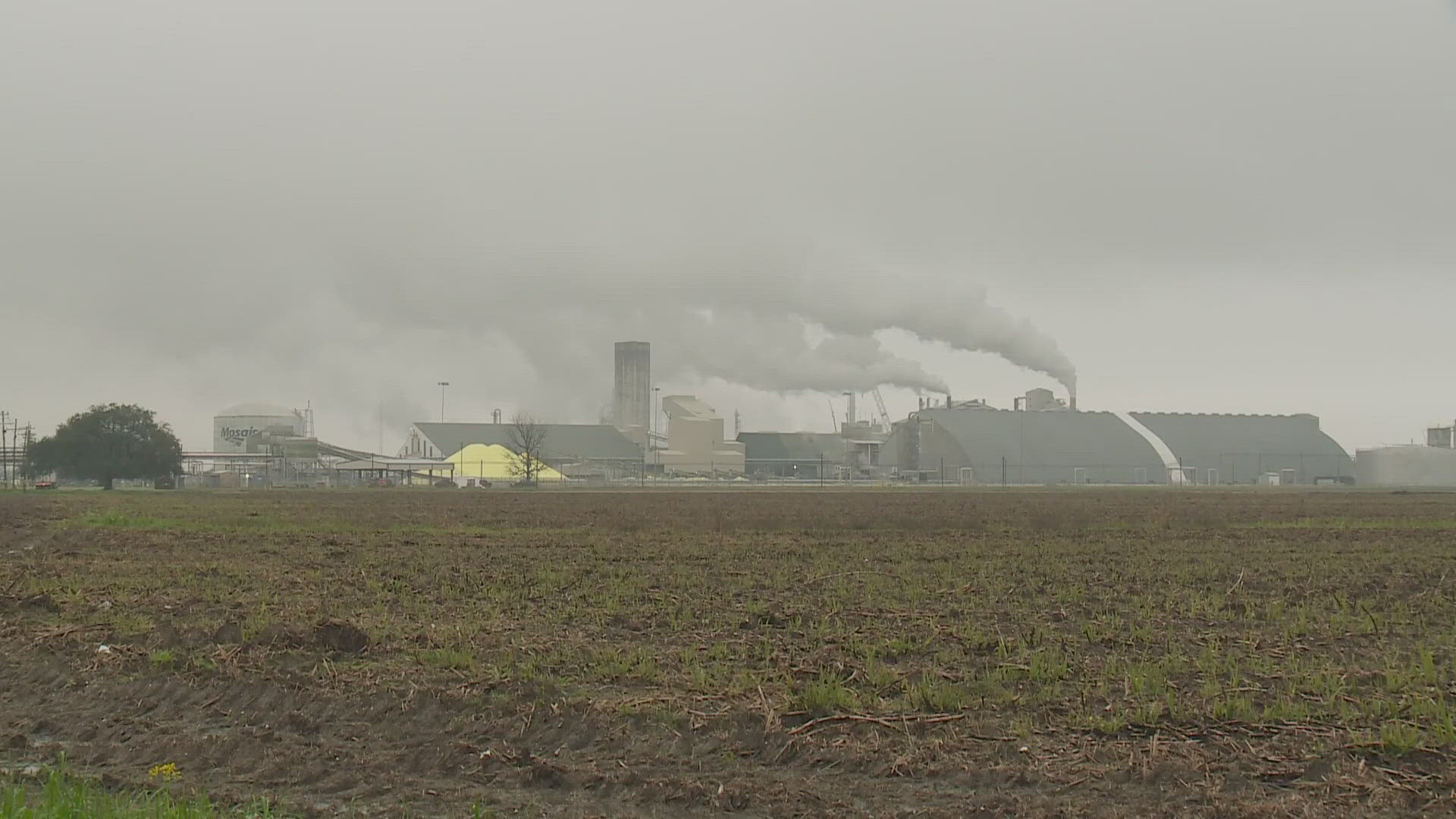 Fire at Valero refinery in Meraux, 8 taken to hospital | wwltv.com