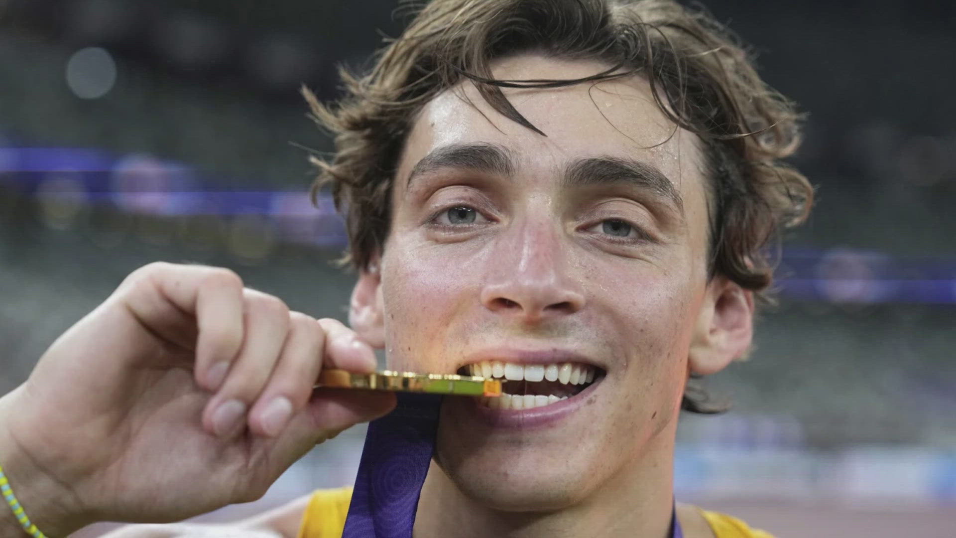 Mondo Duplantis wins gold, sets world pole vault record | wwltv.com