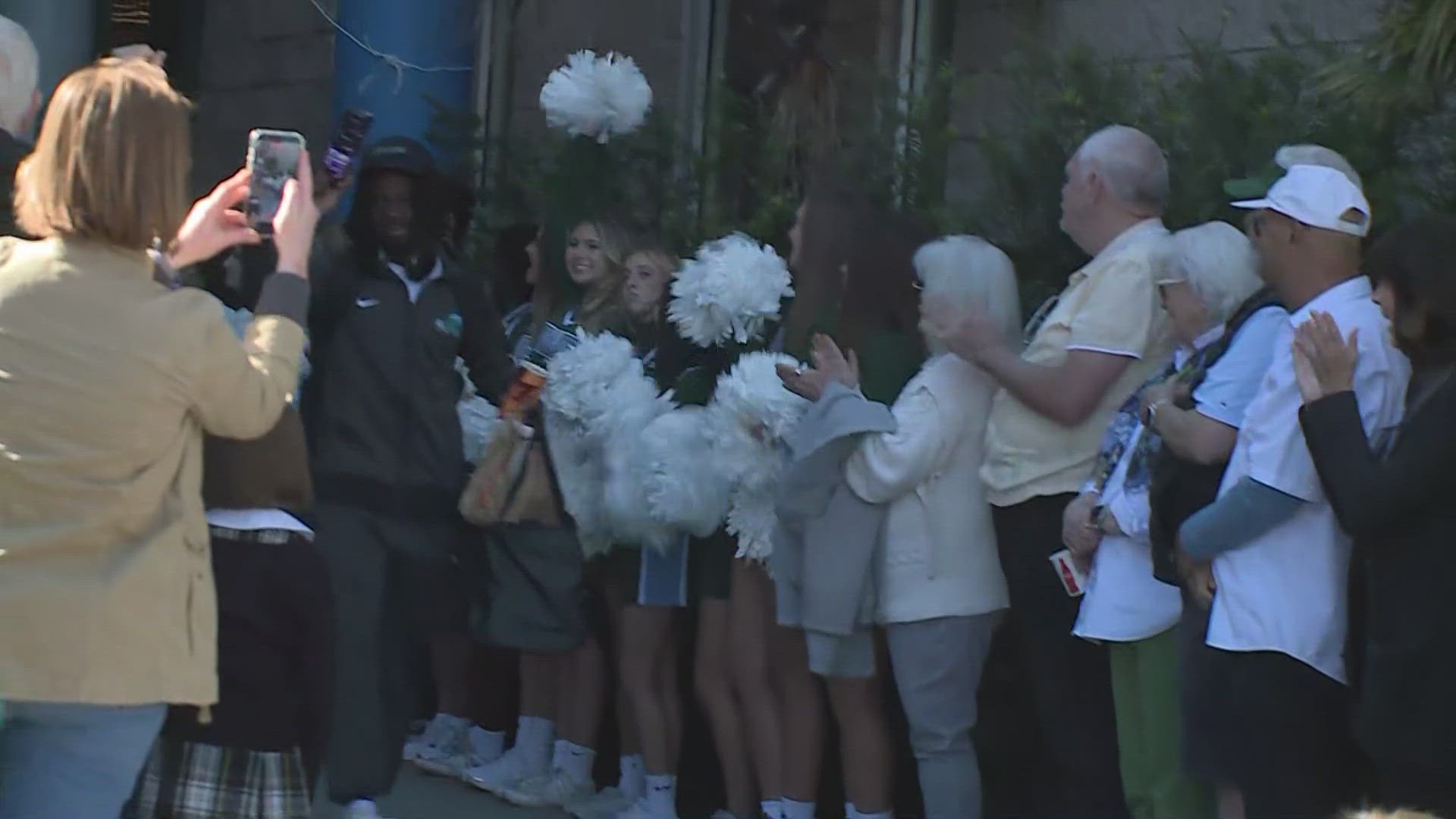 Tulane fans send Green Wave off to Oxford ahead of historic College ...