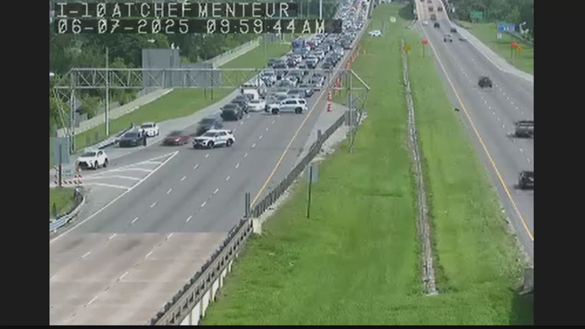 Crash on I-10 West slows traffic near Highrise Bridge | wwltv.com