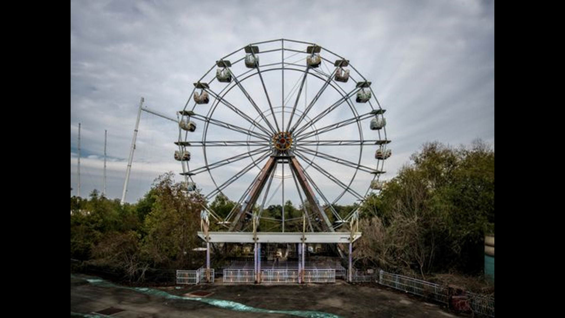 Photos inside the Six Flags devastated by Hurricane Katrina | wwltv.com