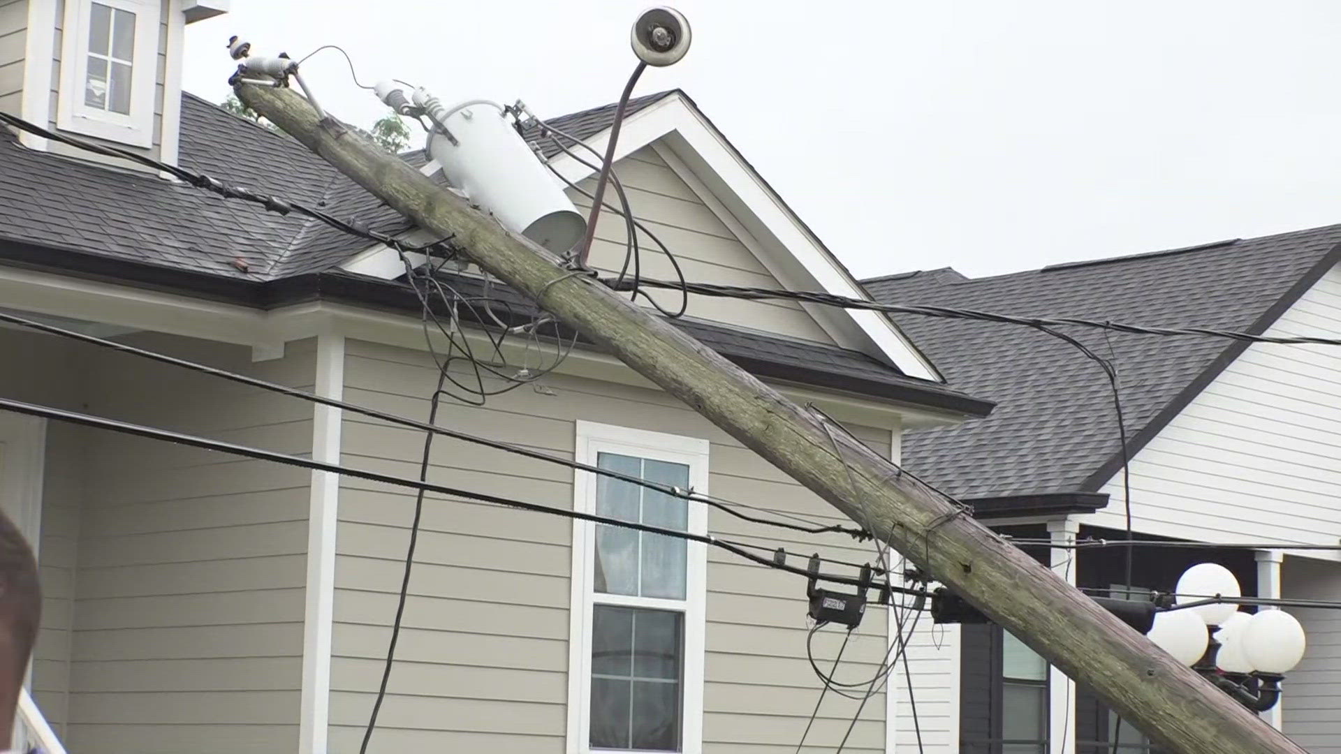 Storm knocks pole onto Arabi home, hundreds lose power | wwltv.com