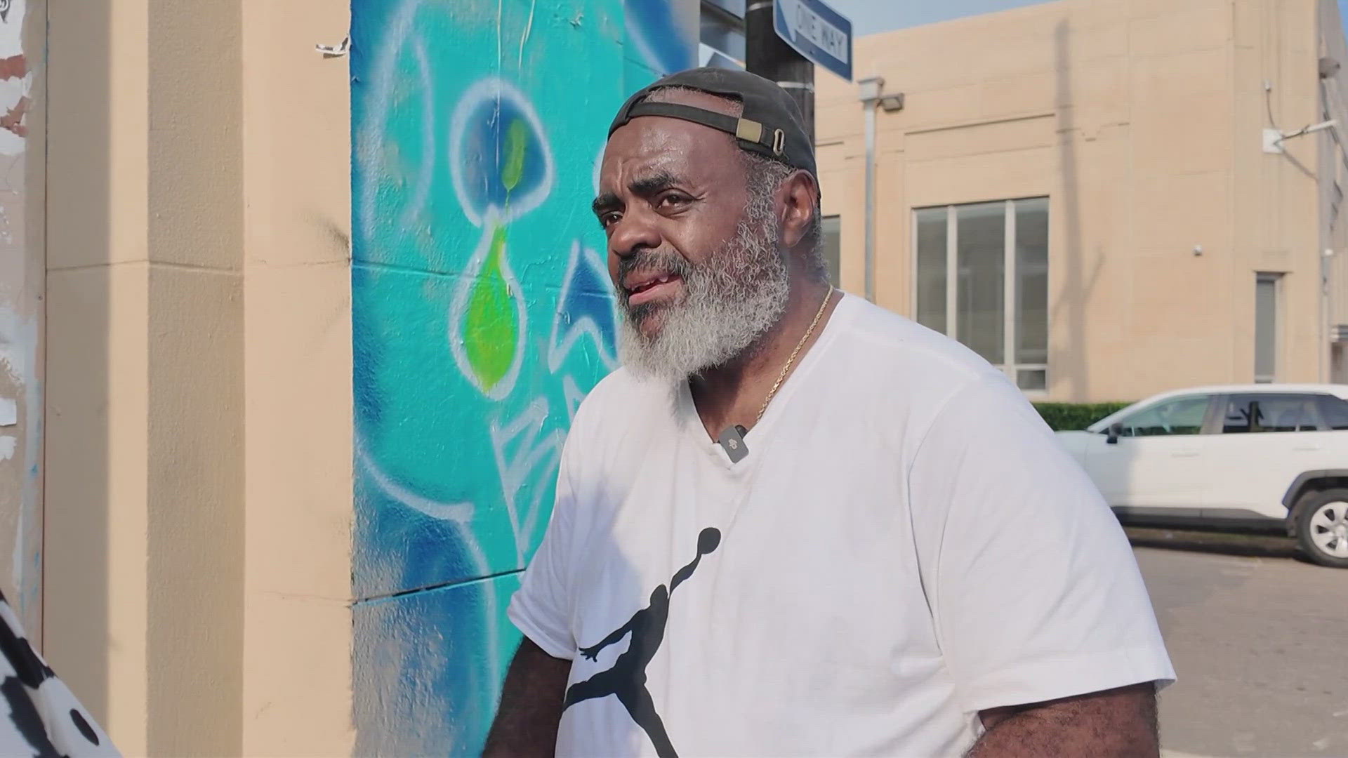 Artist Richard Thomas Battles Studio Break-In Recovery | wwltv.com