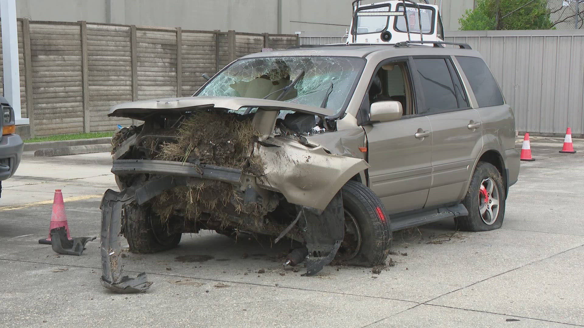 Man dies in Kenner crash after police pursuit, vehicle vaults over ...