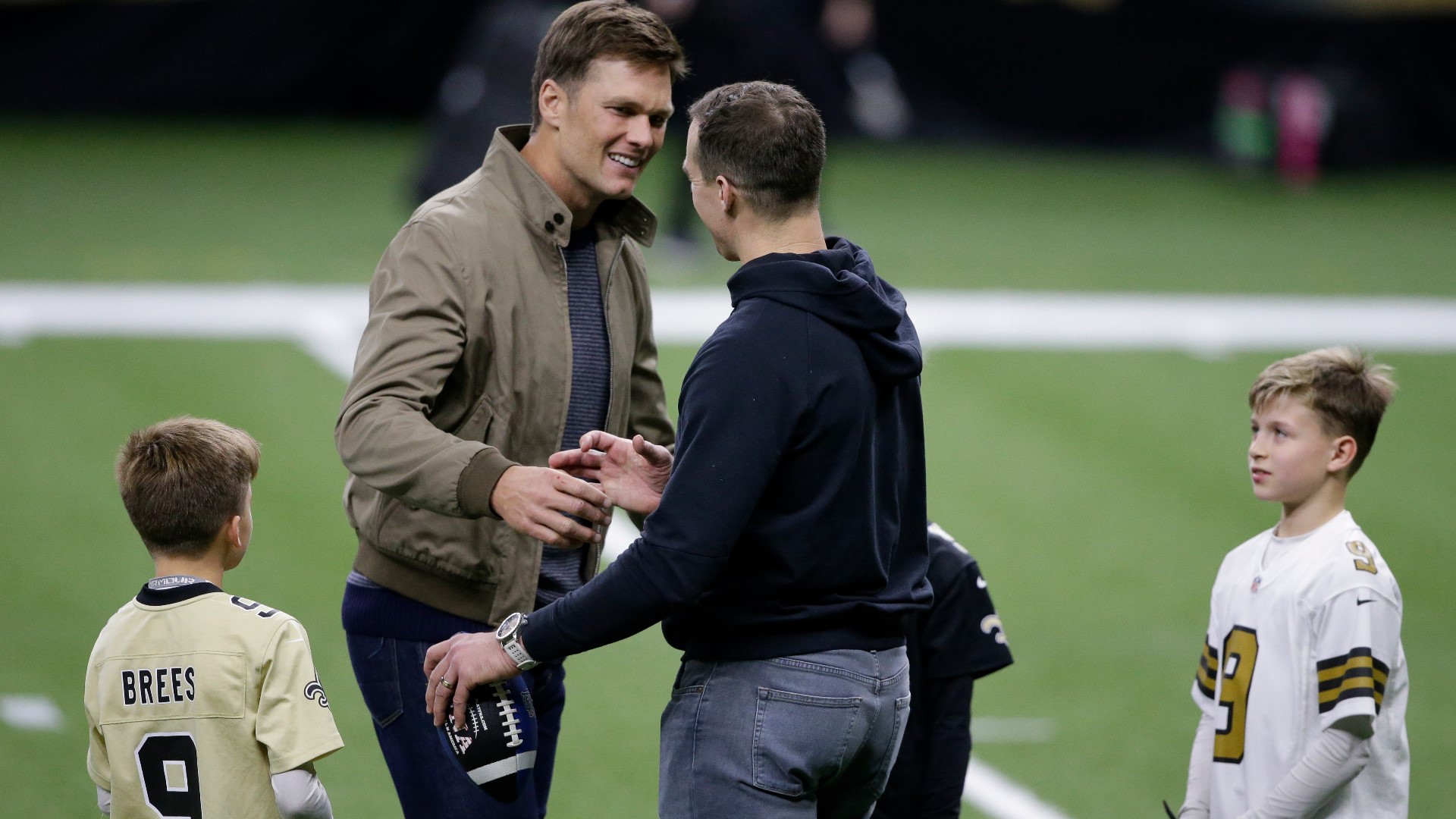 Respect: Brady, Brees linger after game to share moment with Brees ...