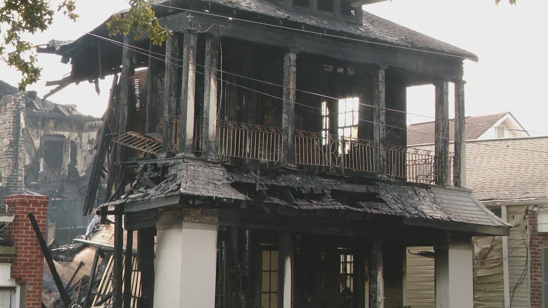 15 escape as 3-alarm fire devastates Mid-City homes | wwltv.com