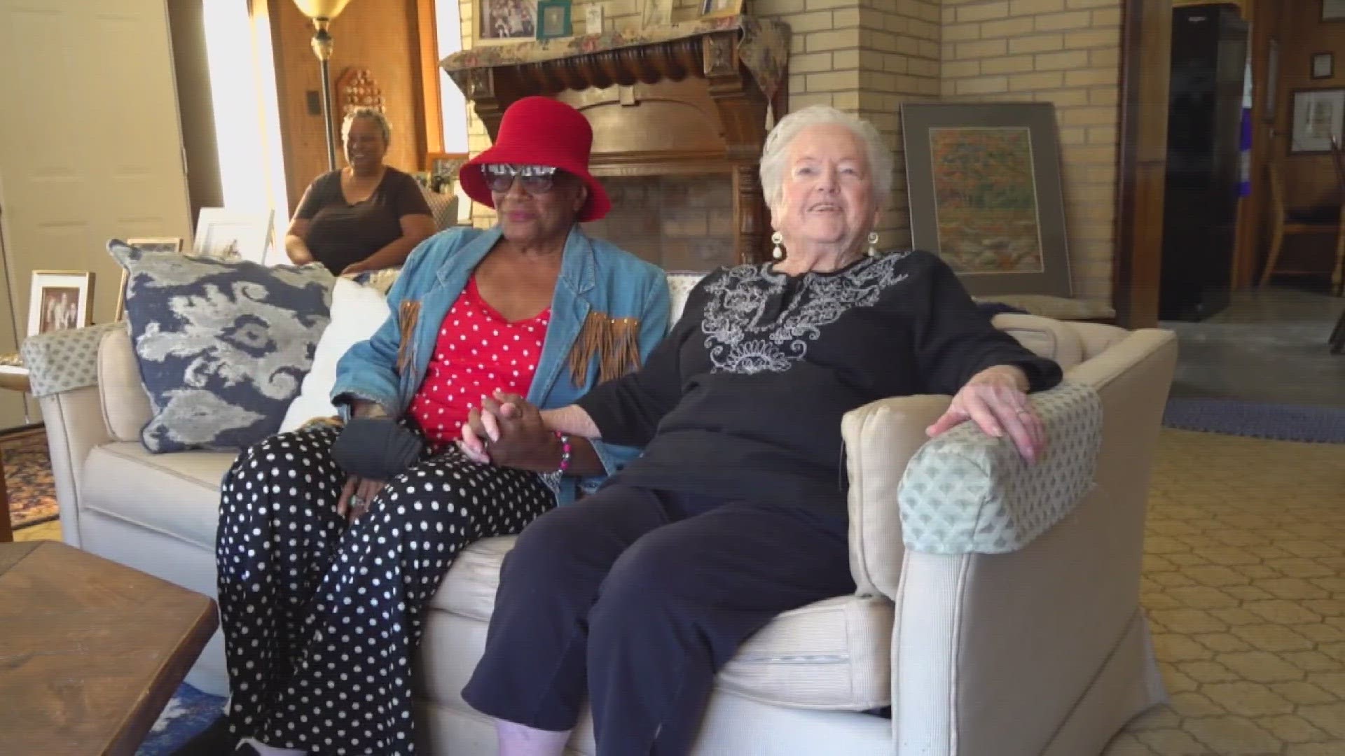 The love of artwork brings two Baton Rouge women together | wwltv.com