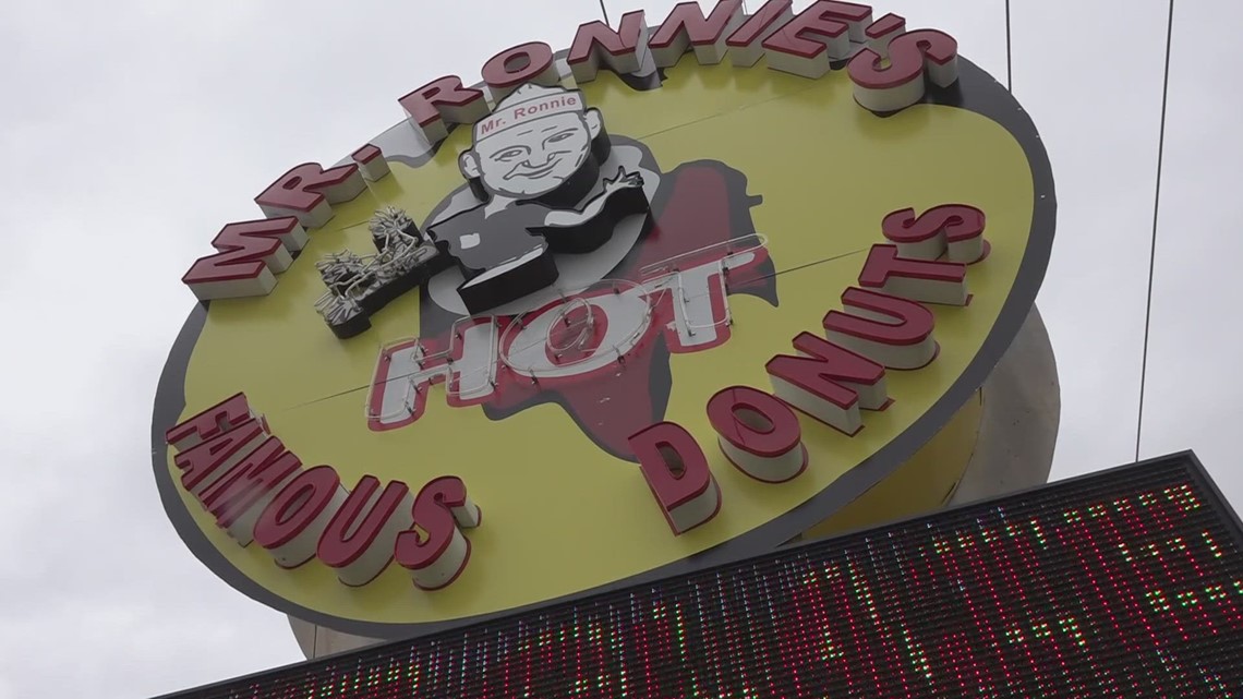 'A friendly little wave' | Mr. Ronnie’s Famous Hot Donuts sign is back ...