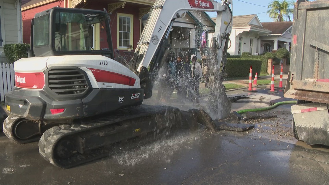 Crews repair growing sinkhole on Uptown street | wwltv.com