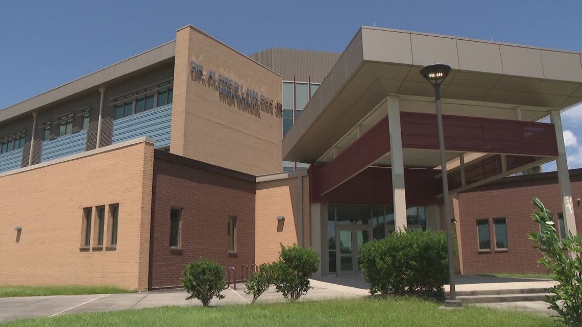 Ninth Ward leaders fight for reopening MLK High School | wwltv.com