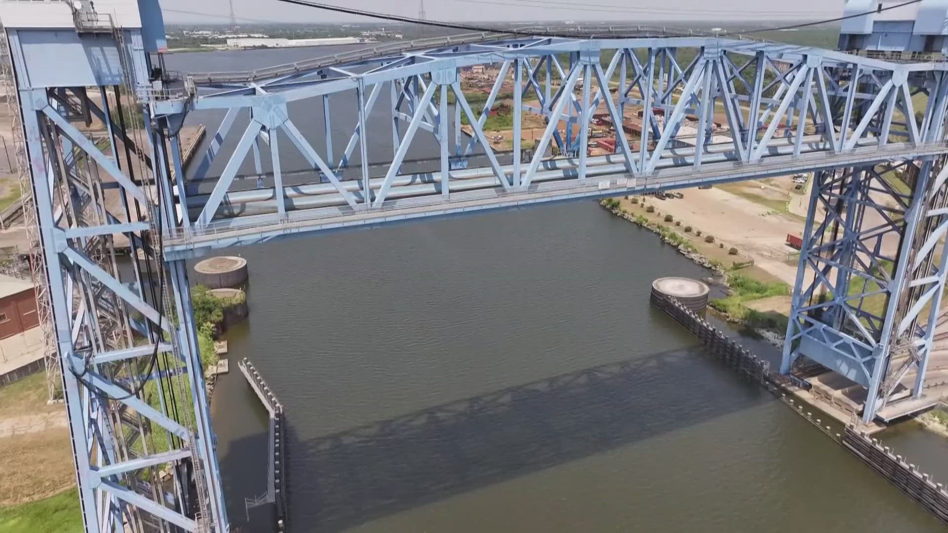 Accident on I-10 Twin Span Bridge blocks lanes, minimal congestion ...