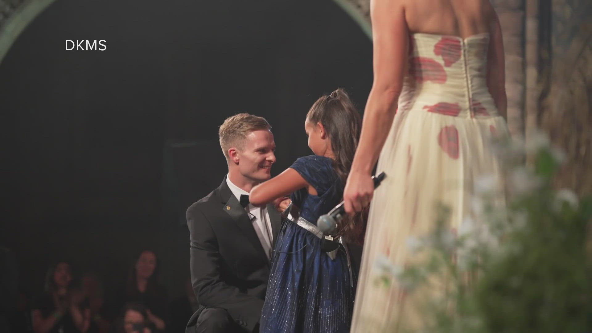 After 6 years, young girl meets the man who saved her life by donating ...