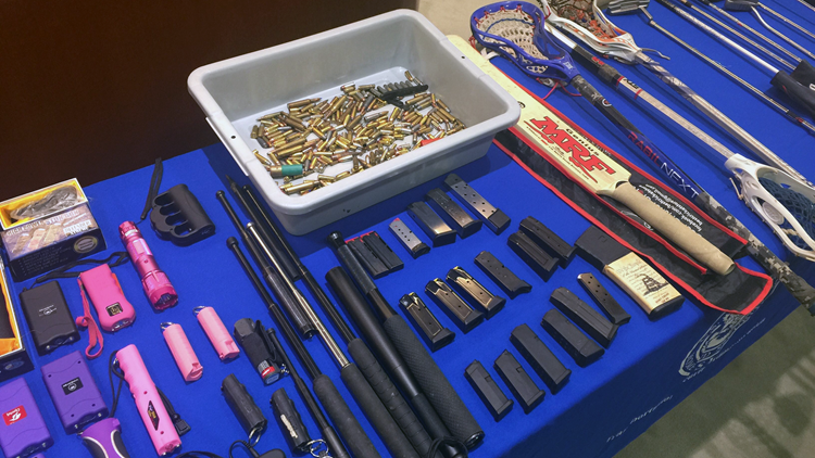 TSA shows off confiscated guns, weapons at New Orleans airport | wwltv.com