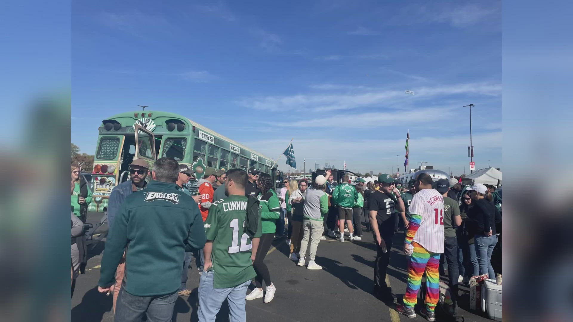 Eagles fan drives iconic bus from Philadelphia to New Orleans for Super ...