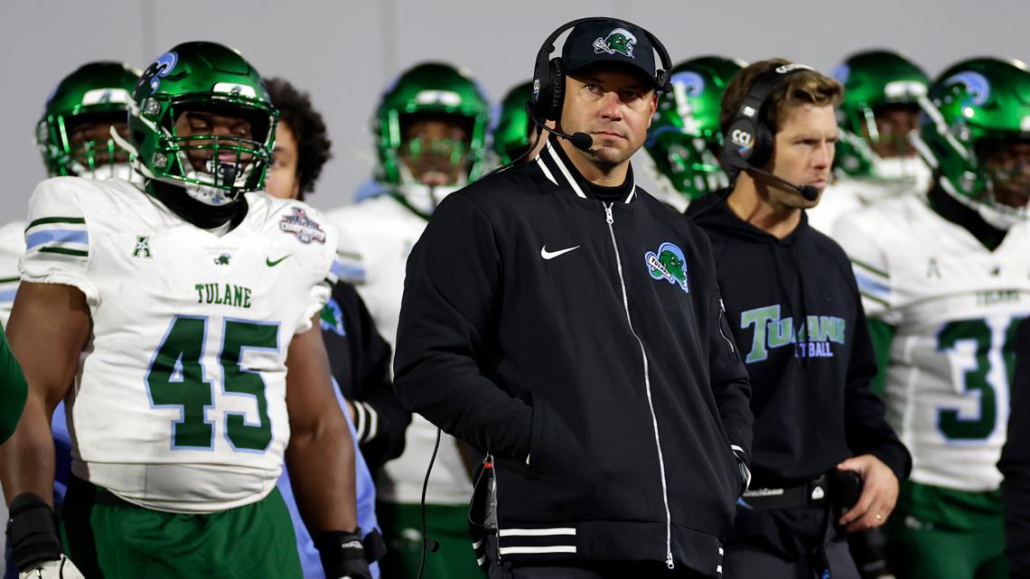 Tulane announces a contract extension for head coach Jon Sumrall ...