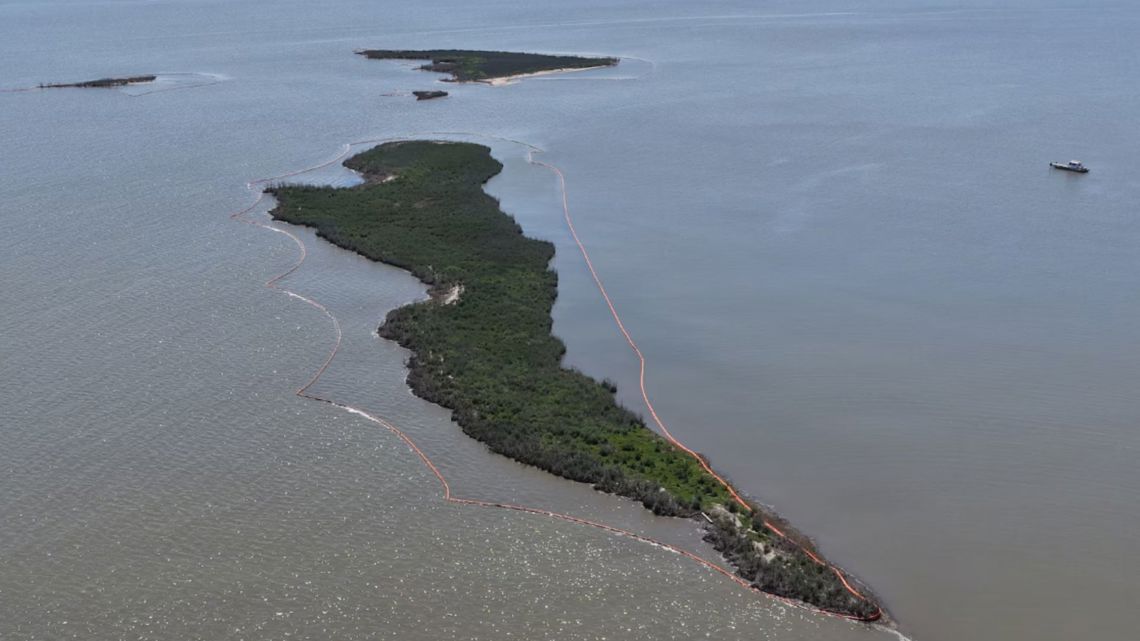 Port Fourchon oil spill largely cleaned up; oyster harvesting closed in ...