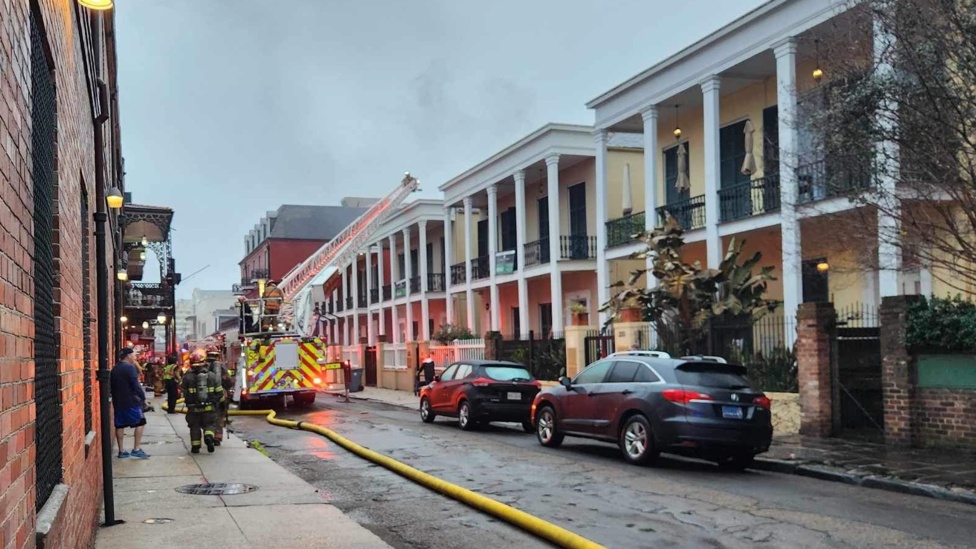 NOFD battles a 2-alarm fire in the French Quarter | wwltv.com