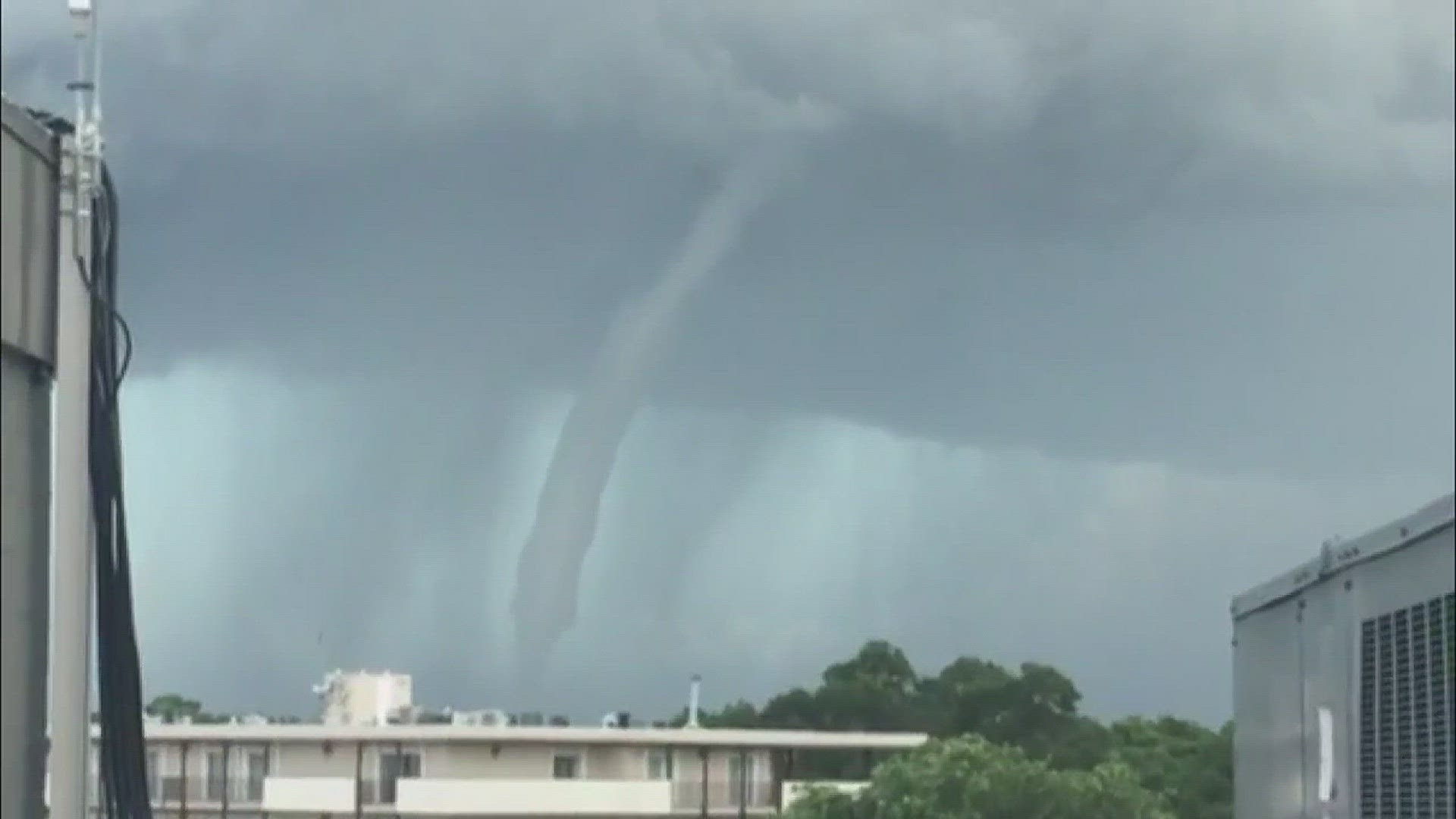 Large, long lasting Lake Pontchartrain waterspout thrills & scares ...