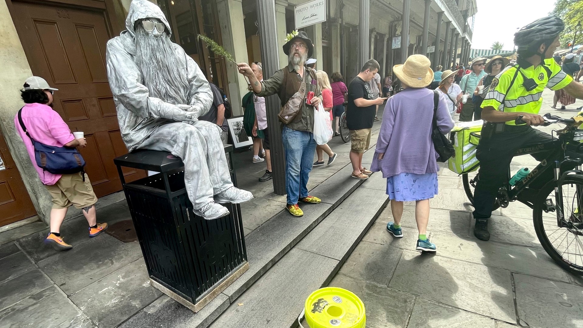 Have you seen the French Quarter's fake silver mime? | wwltv.com