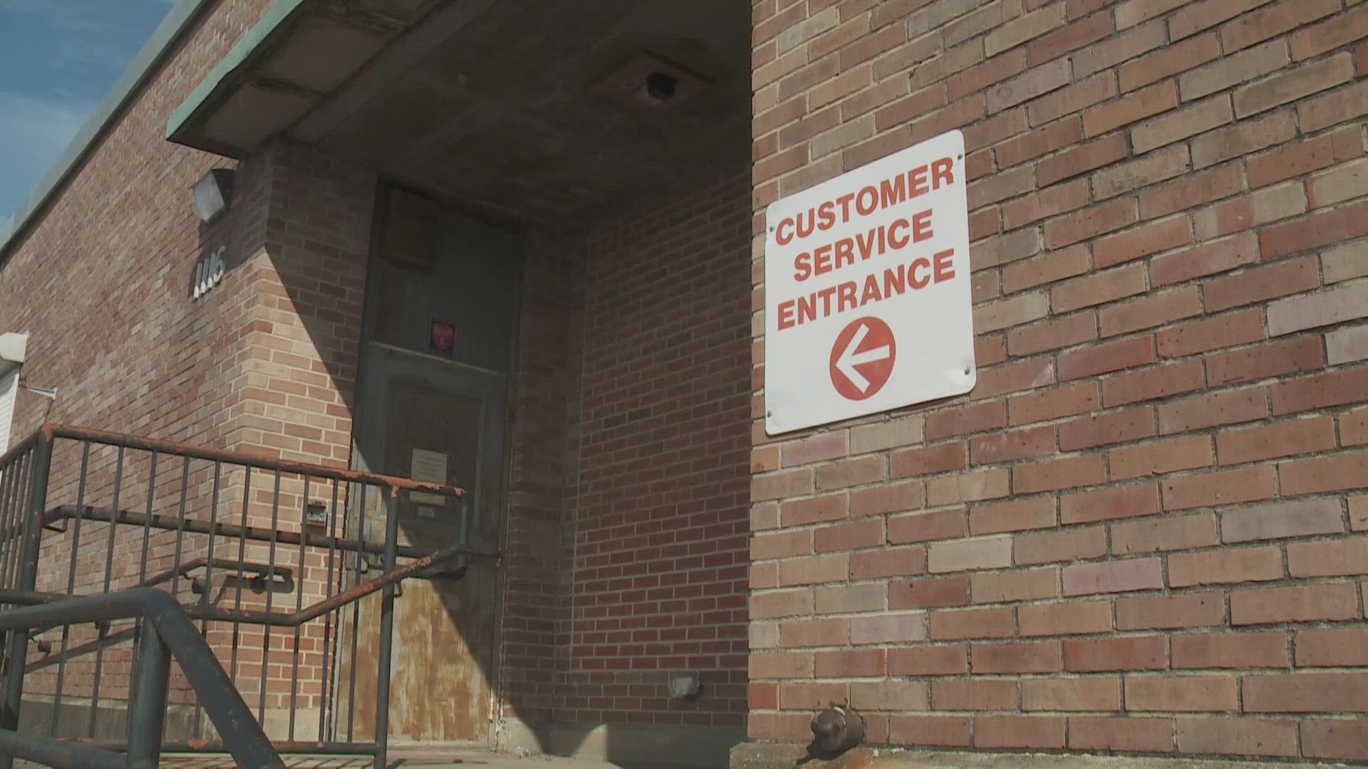 DA Jason Williams tours NOPD evidence building | wwltv.com
