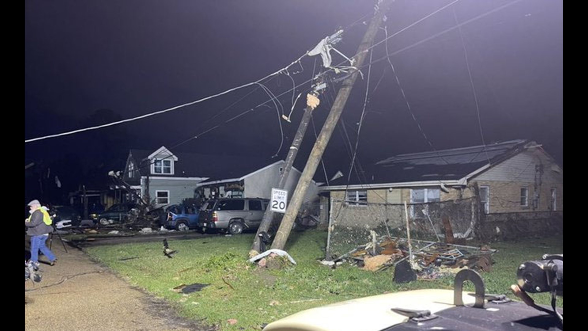 1 dead, thousands without power, homes damaged as tornadoes sweep ...