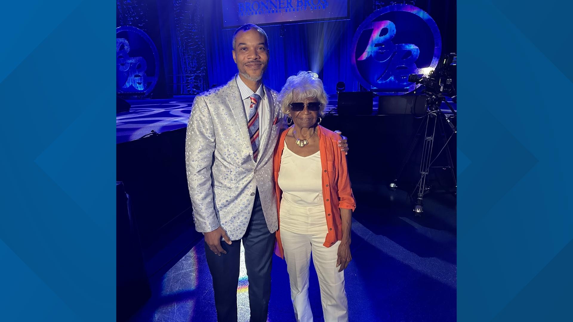 Bronner Brothers honor Sadie Cook at International Trade Show | wwltv.com