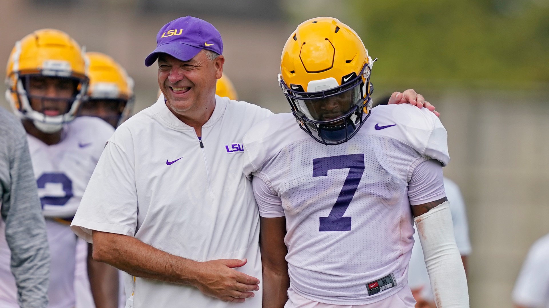 LSU's Mike Denbrock a finalist for Broyles Award | wwltv.com