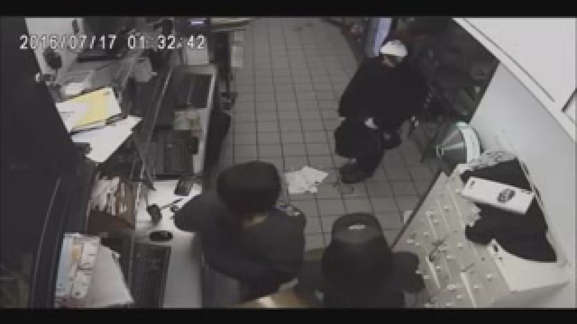 Armed robbery of N.O. East Pizza Hut caught on video | wwltv.com