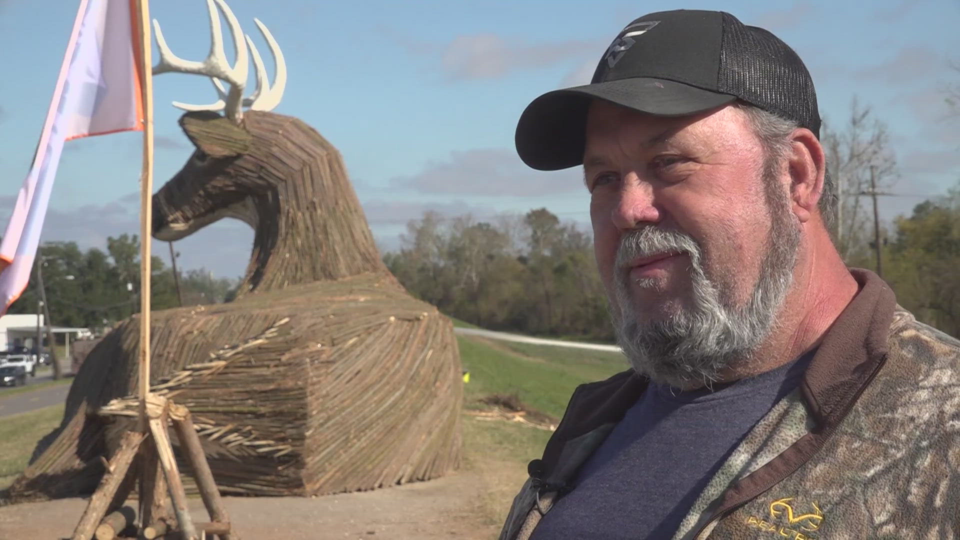 Ahead of Christmas Eve, families pass levee bonfires to next generation ...