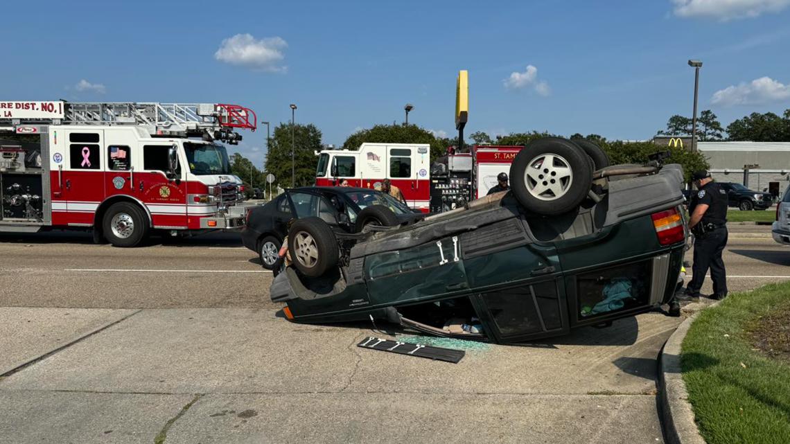 Overturned car from crash in Slidell blocks roadway | wwltv.com